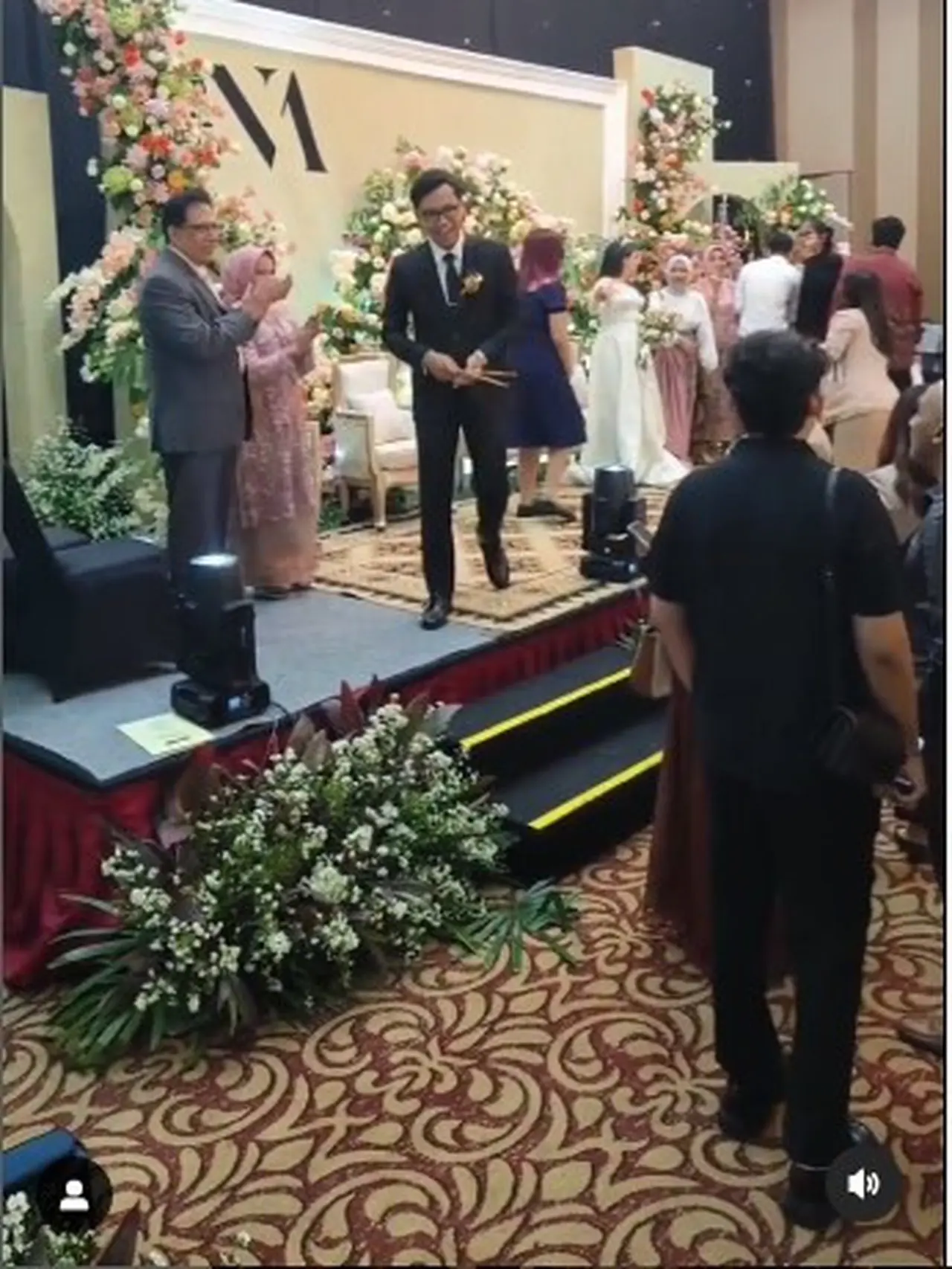 7 Potret Nessie Judge dan Suami Gelar Resepsi Pernikahan Kedua, Meriah Banget. - Hot Liputan6.com