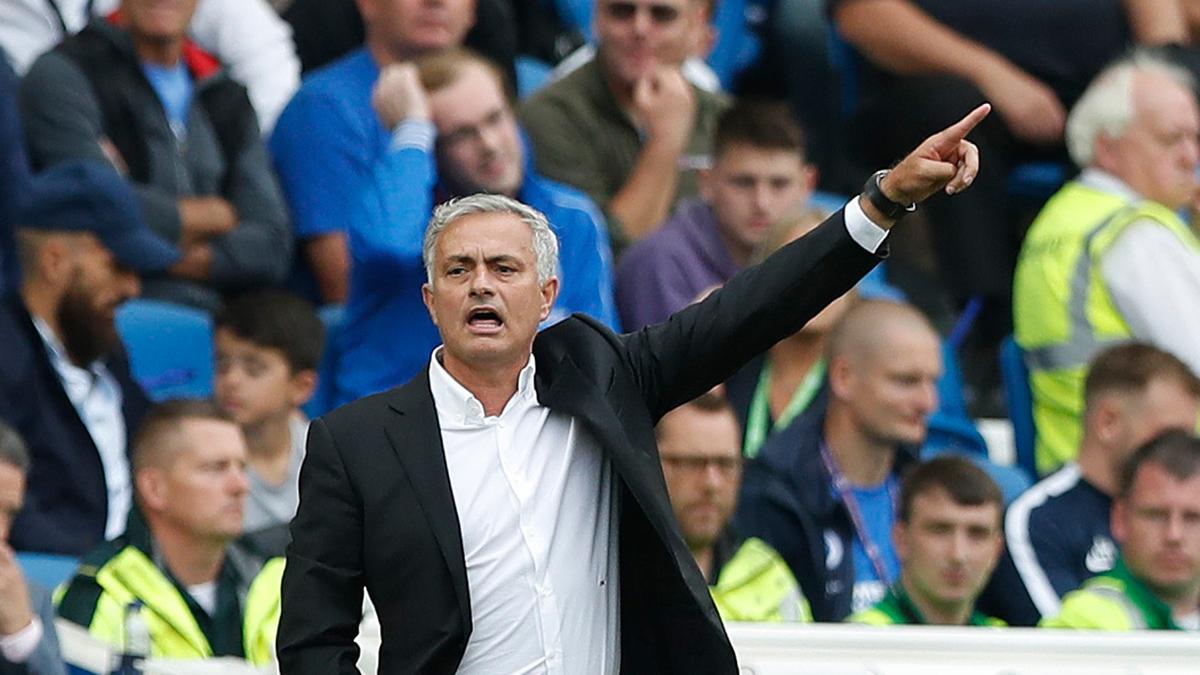 Valencia vs MU, Mourinho Isyaratkan Rotasi - Bola Liputan6.com