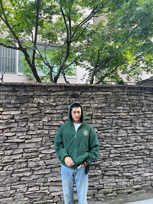 Resmi Jalani Wajib Militer, Ini 6 Potret Kang Tae Oh dengan Kepala ...