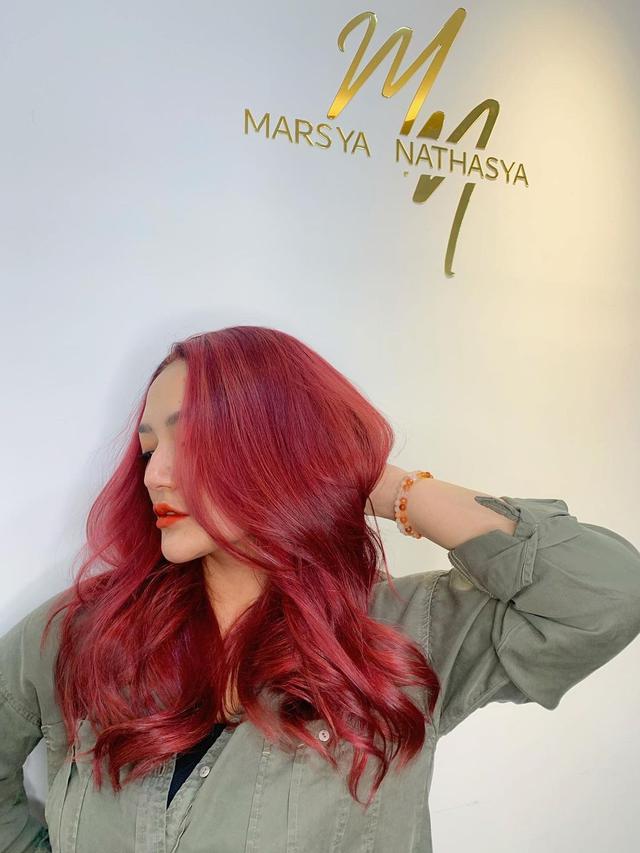 6 Potret Terbaru Siti Badriah dengan Rambut Merah, Terinspirasi ...