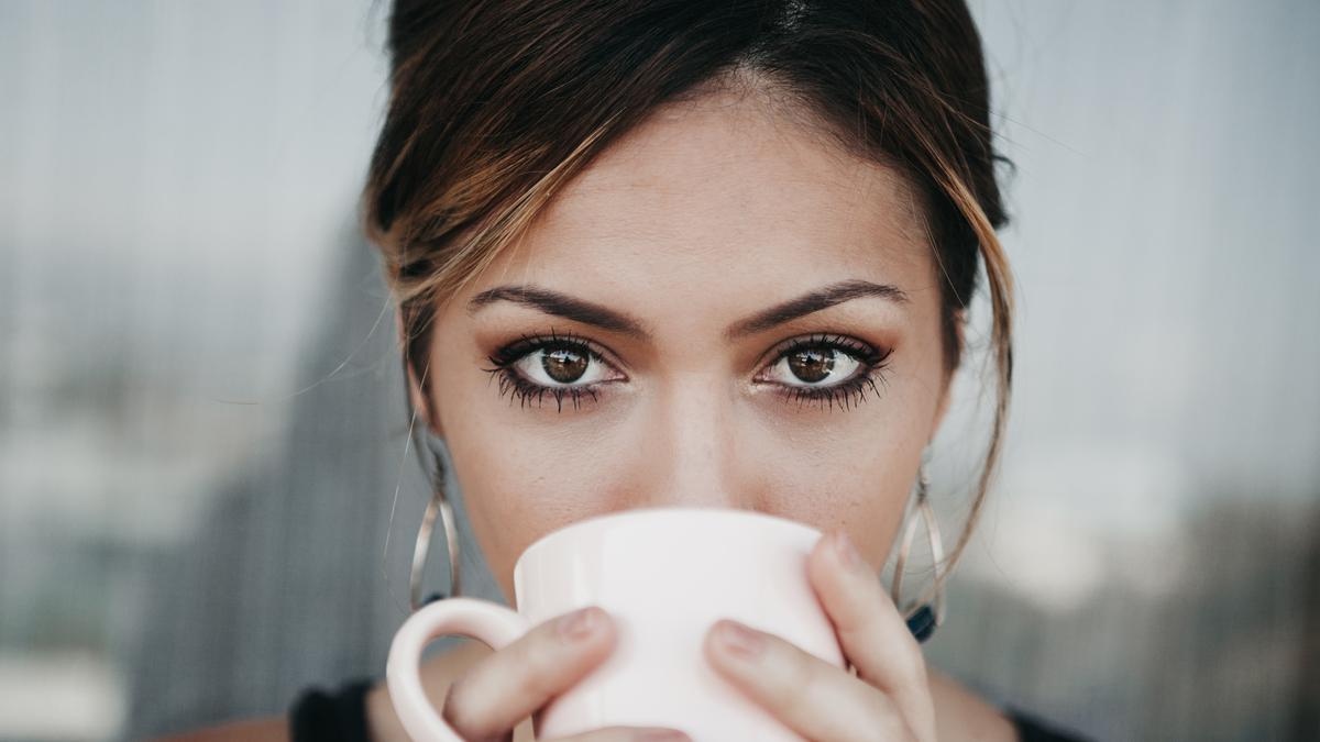 Bukan kurang tidur, ini penyebab lain mata sayu