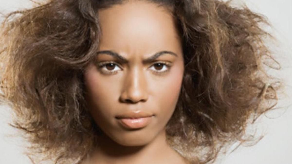 Musim Hujan Bikin Rambut Gampang Kusut, Begini Cara Mengatasinya