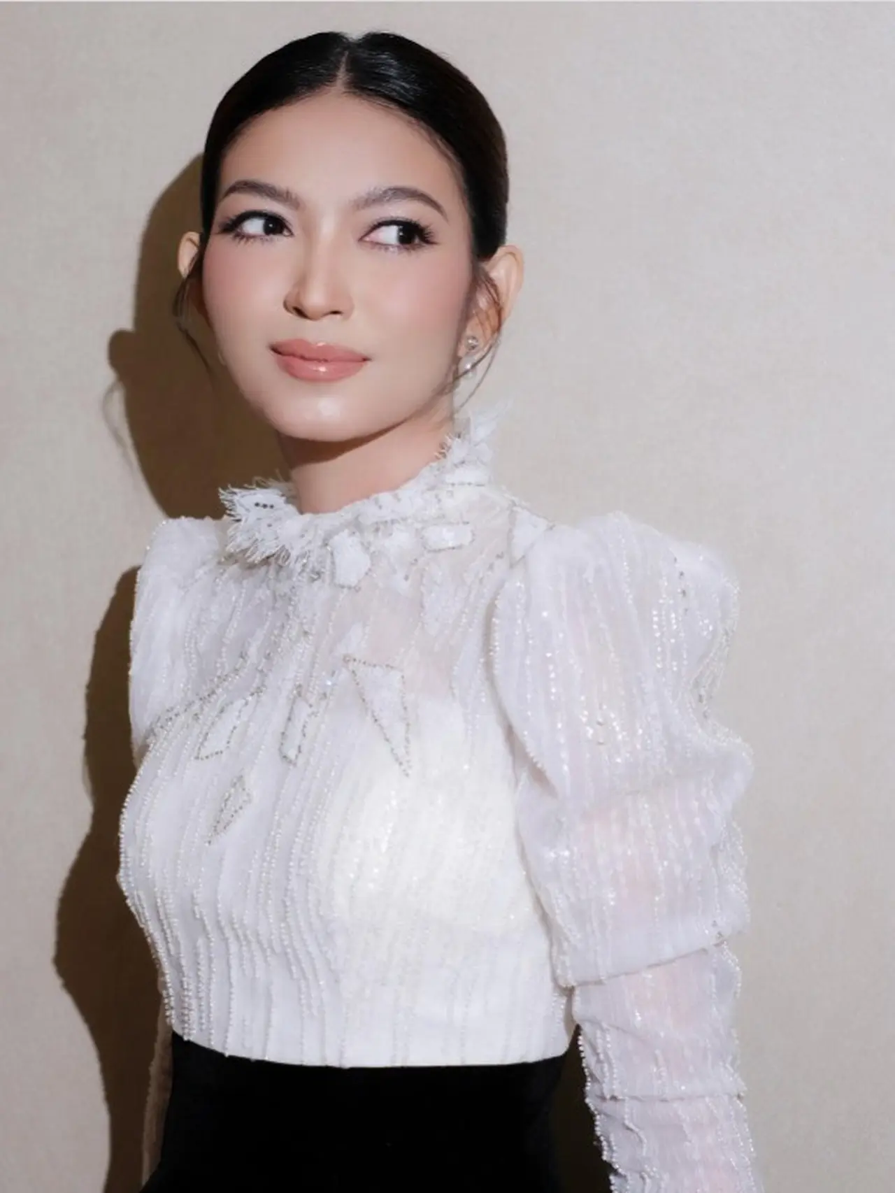 Foto-Foto Selvi Ananda Kenakan Busana Buatan Lokal - Citizen6 Liputan6.com