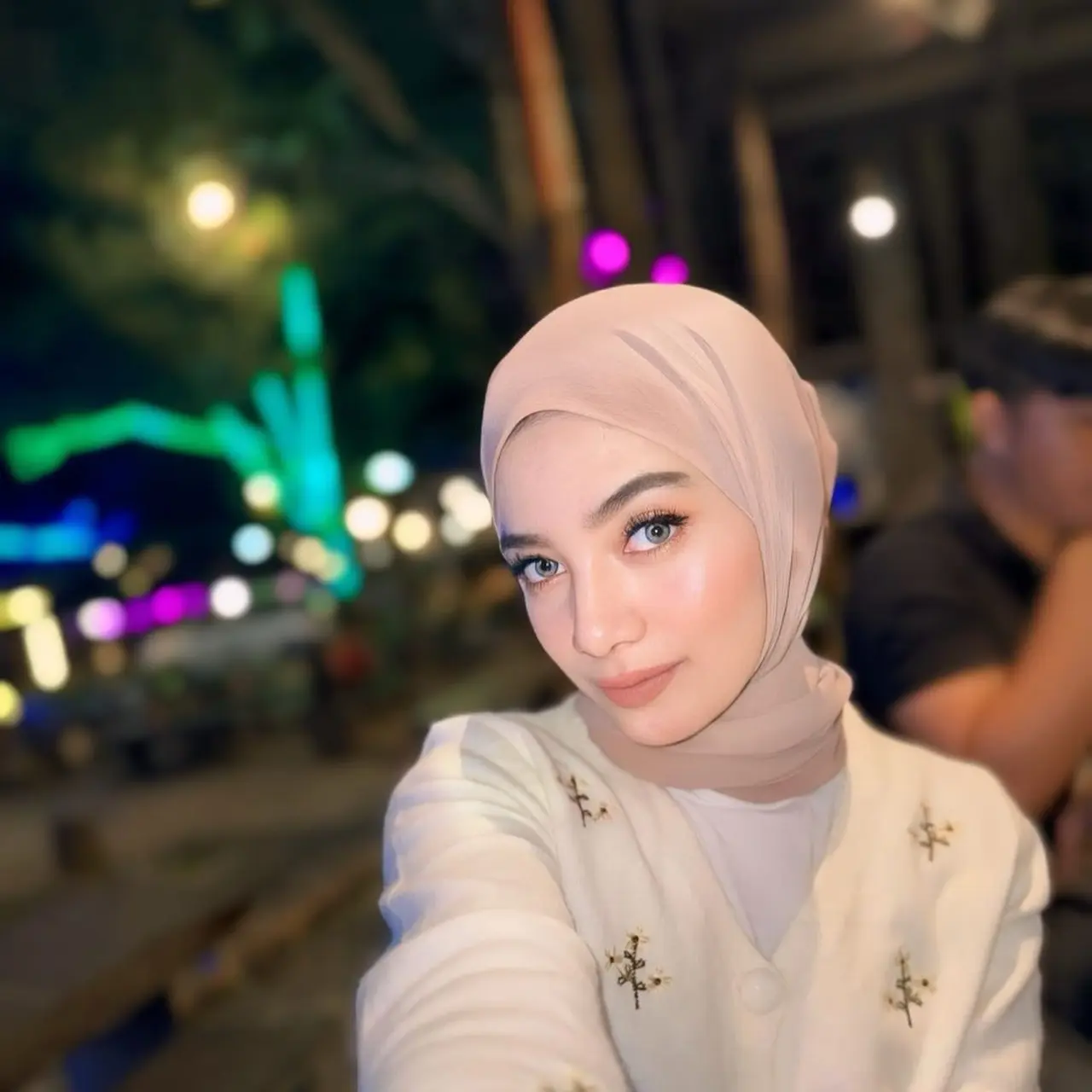 Potret Terbaru 5 Pemain Putih Abu-abu yang Mantap Berhijab, Bikin ...