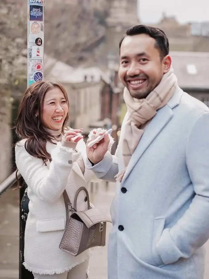 10 Potret Bahagia Kiky Saputri Positif Hamil Anak Pertama, Suami Sampai Sahabat Beri Pelukan ...