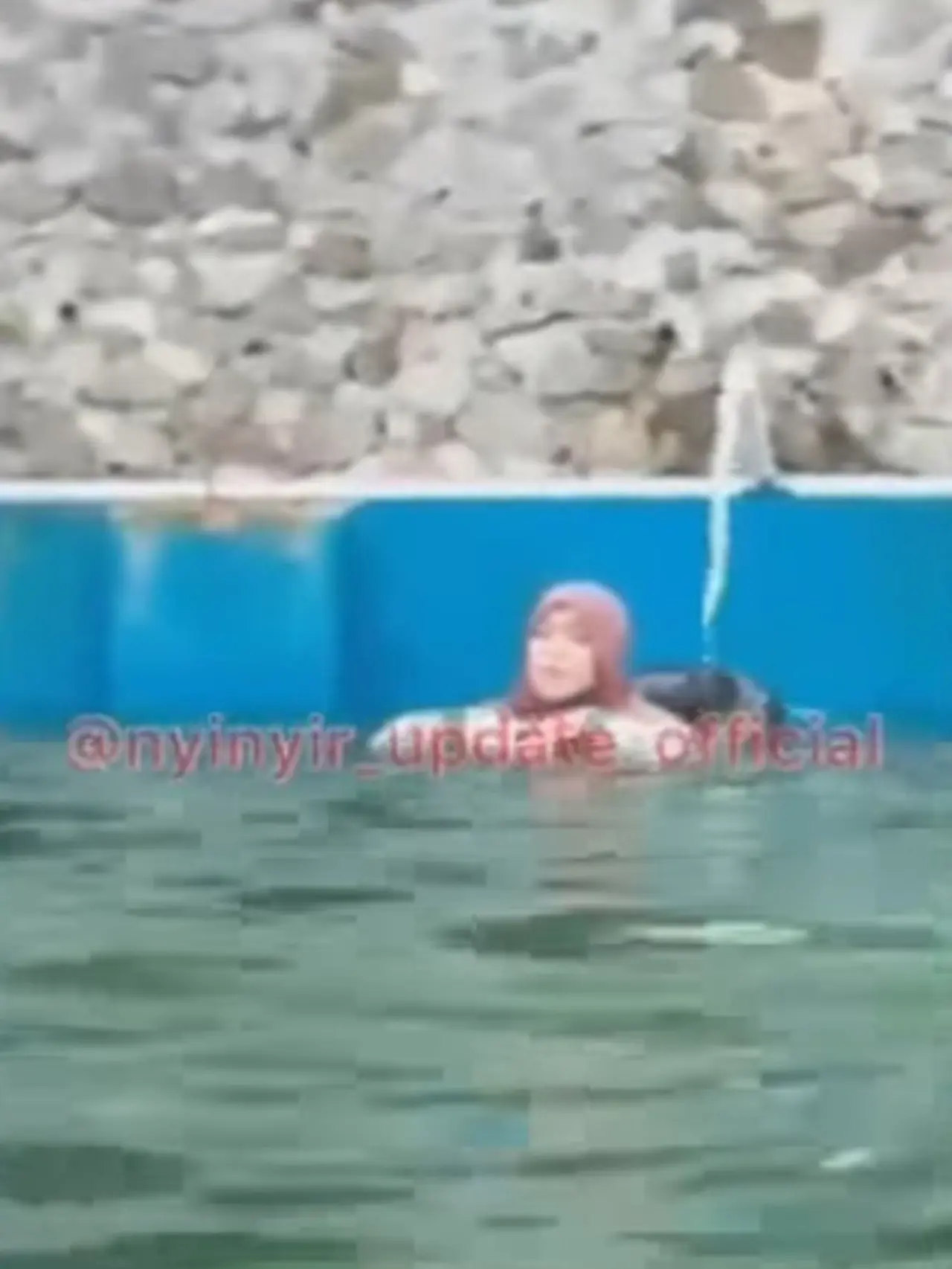 5 Potret Lesti Kejora-Rizky Billar Berenang Bareng, Tampak Bahagia dan Santai Dilihat Warga ...