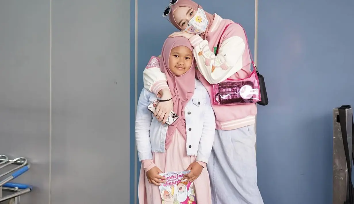 6 OOTD Inara Rusli Istri Virgoun yang Tetap Memesona Meski Tertutup Cadar - Photo Fimela.com