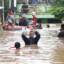 Banjir Rendam Jalan Ahmad Yani, Polisi Izinkan Pemotor Melintas Tol ...