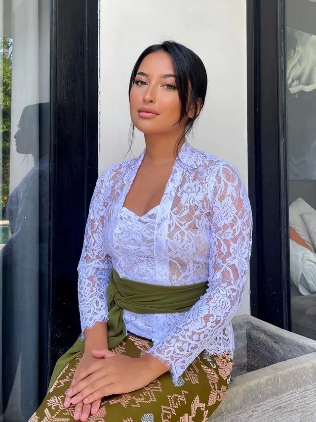 Jennifer Coppen Rayakan Ultah ke-23 Dengan Peluk Guling dan Cium Bantal ...