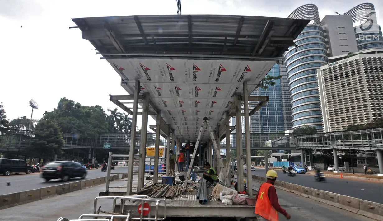FOTO: Memantau Proyek Perluasan Halte Transjakarta GBK Jelang Asian ...