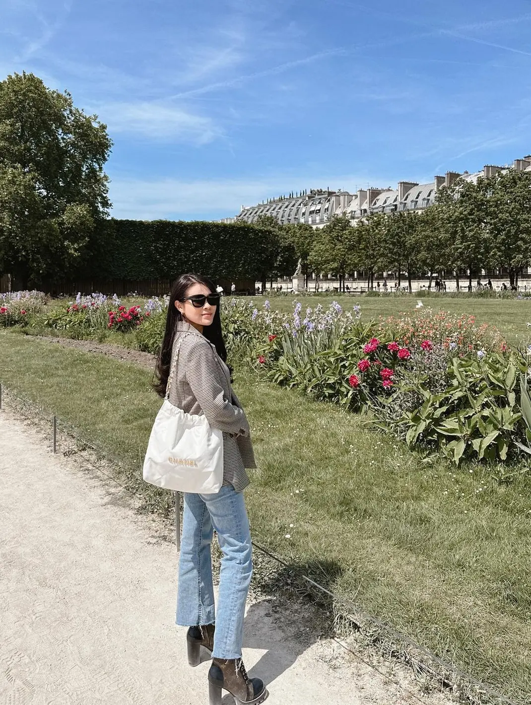 10 Gaya Elegan Chen Giovani Soetanto, Calon Mantu Hotman Paris dengan ...