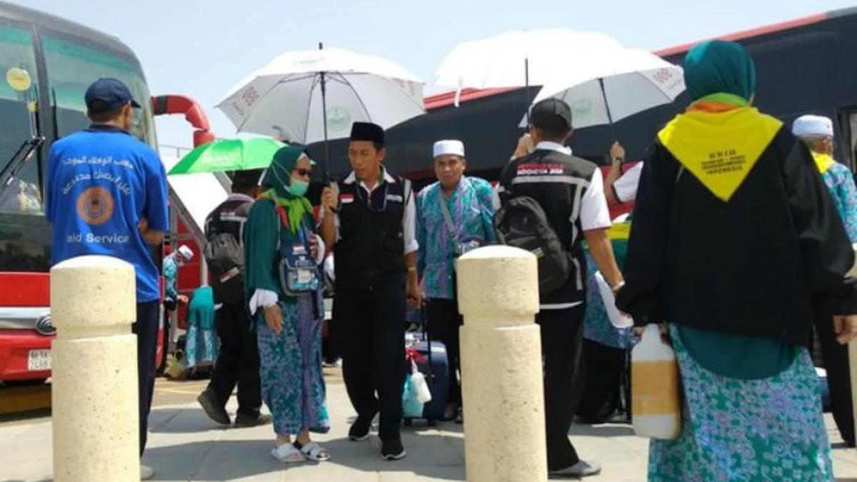 Mendadak Jadi Ojek Payung untuk Jemaah Haji - Islami Liputan6.com