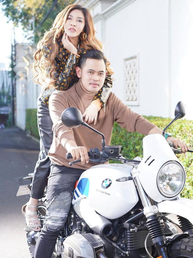 Shandy Purnama Sari dan Gilang Widya Pramana Resmikan Kantor Baru, Cari ...