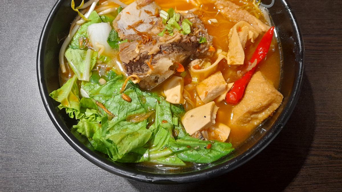 Hangatkan Badan dengan Semangkuk Jumbo Bakso Halal di Bakso Formosa Taiwan