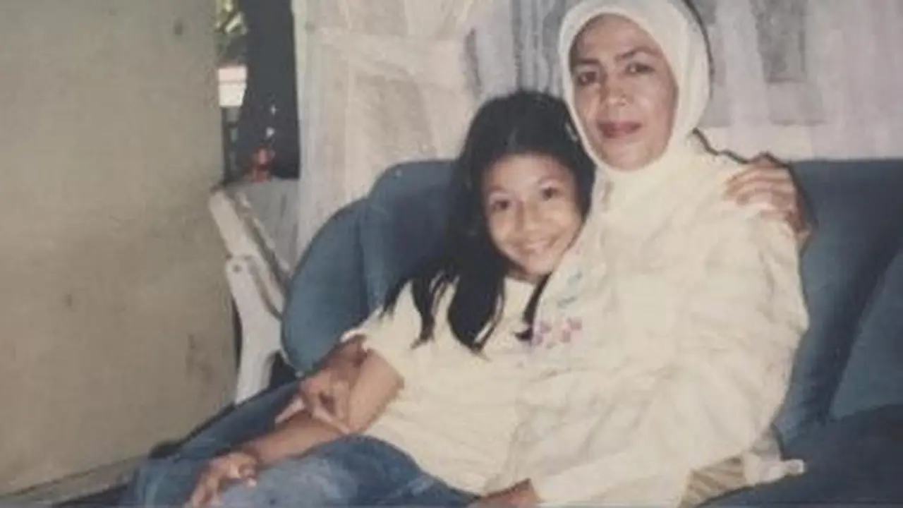 6 Foto Masa Kecil Hingga Remaja Natasha Rizky, Mirip Megumi Anak Sulungnya - Hot Liputan6.com