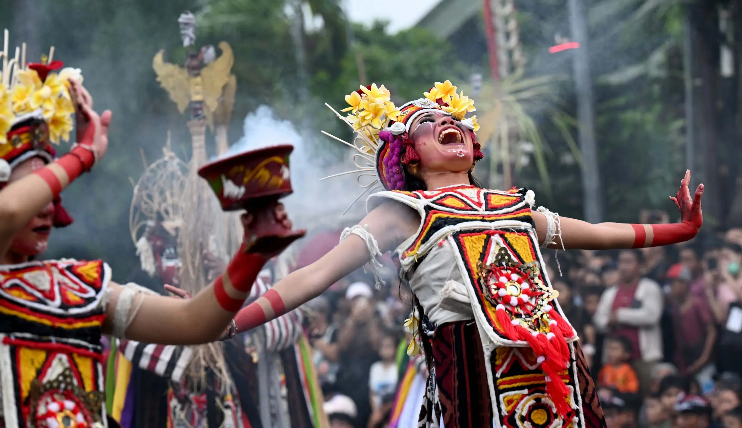 Sambut Hari Raya Nyepi Masyarakat Bali Gelar Parade Tarian Ogoh Ogoh