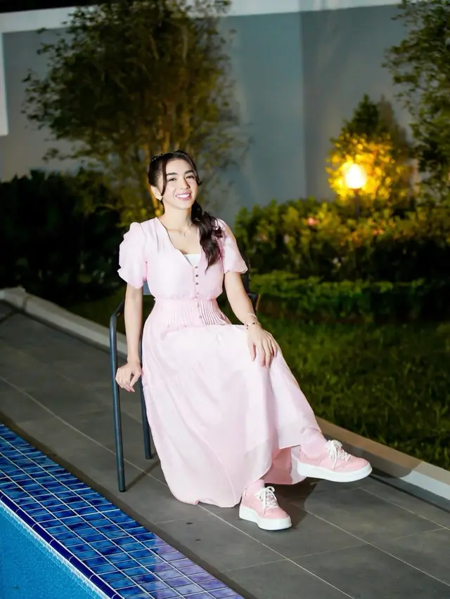 6 Gaya Angel Karamoy Pakai Dress, Tampil Manis hingga Elegan - Hot Liputan6.com