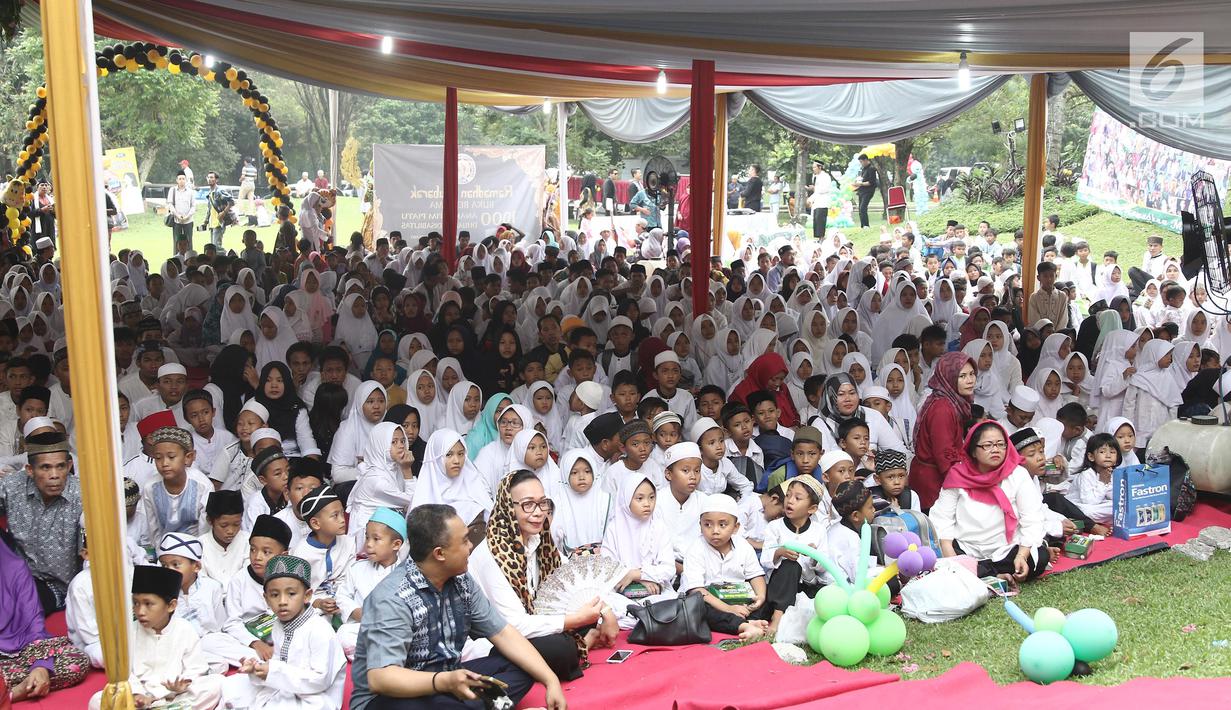 FOTO: Buka Puasa Bersama 1000 Anak Yatim - Foto Liputan6.com