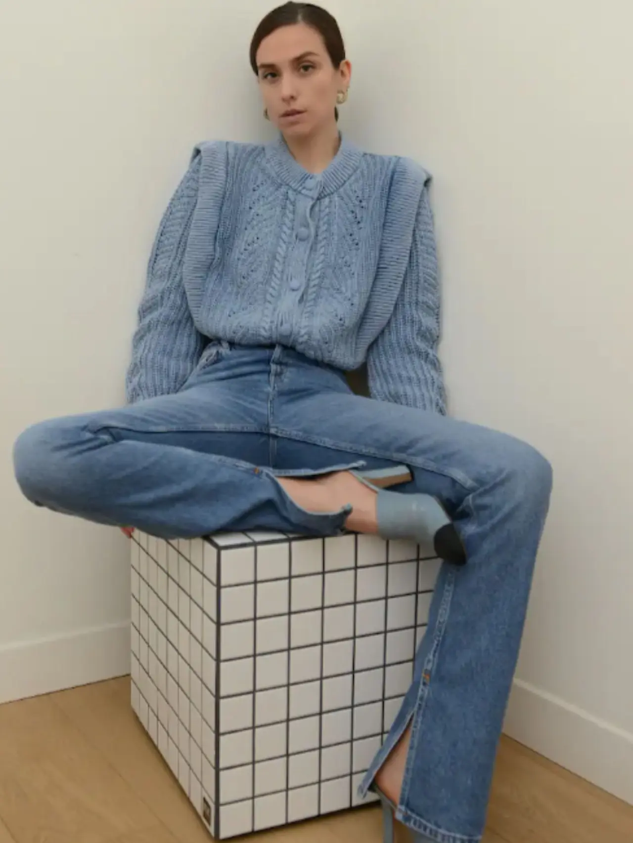 10 Rekomendasi Fashion Item untuk Basic Outfit ke Kampus - Fashion Fimela.com