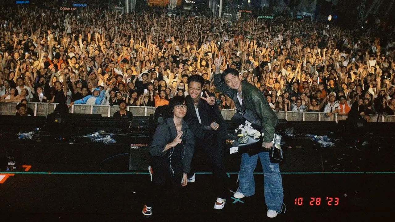 6 Potret Roy CDC Kakak Rich Brian, Member Baru Weird Genius Gantikan ...