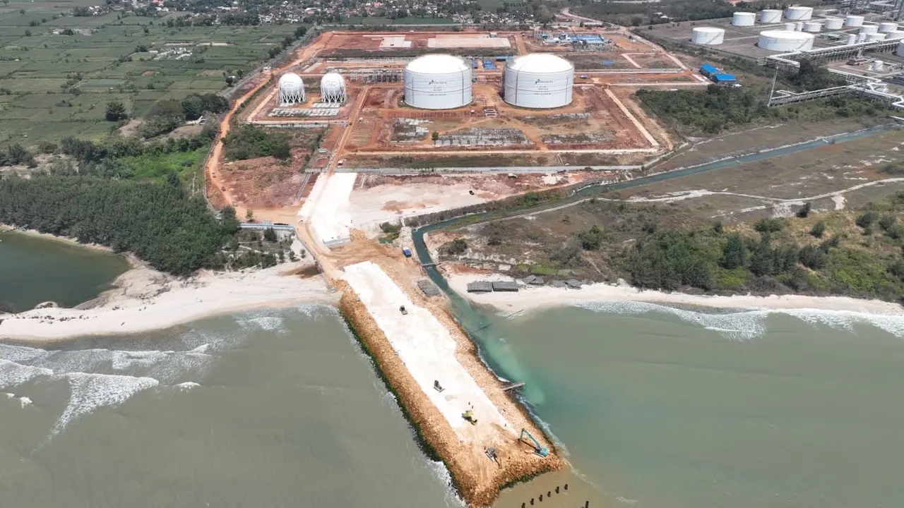 Kelola Terminal Energi, PET Terapkan Aturan TKDN dan Serap Pekerja ...