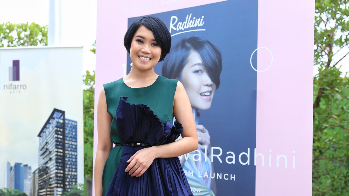 Awal, Album Perdana Radhini Tembus Industri Musik Tanah Air ...