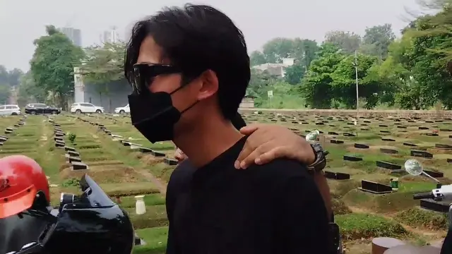 Rizwan Fadillah Anak Sule Turut Menghadiri Prosesi Pemakaman Nenek Leya ...