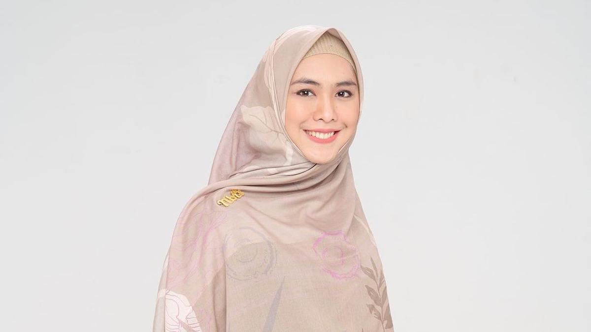 Kali Kedua Raih Gelar Doktor, Oki Setiana Dewi Selalu Ingat Pesan Mendiang Ayah - Entertainment ...