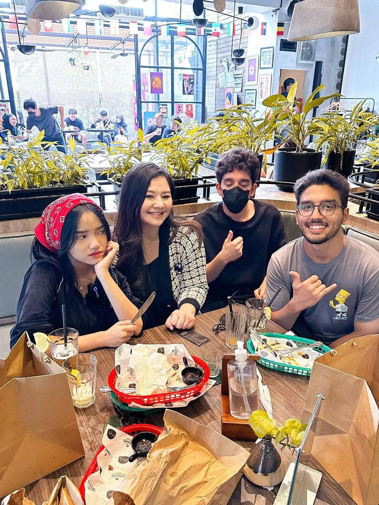 5 Potret Artis Kunjungi Restoran yang Pelayannya Galak: Lucinta Luna ...