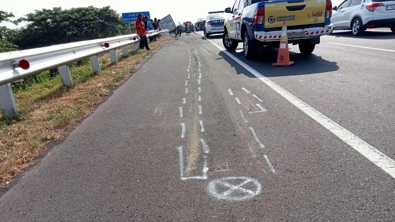 Kronologi Kecelakaan Maut yang Tewaskan 3 Kru TV One di Tol Pemalang, Sopir Truk Boks jadi ...