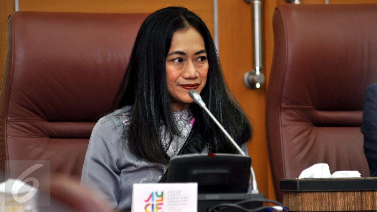 Ayah Nia Dinata Meninggal Dunia