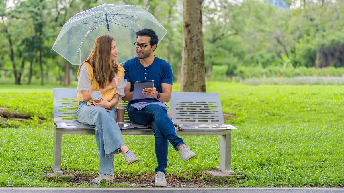 7 Sisi Karismatik Perempuan yang Sangat Disukai Pria