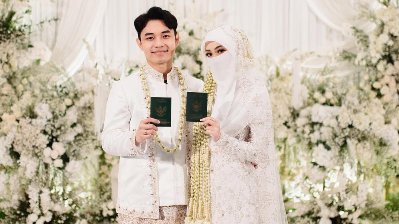 5 Potret Tina Agustin, Istri Fiki Naki dalam Balutan Dress Pengantin Bercadar