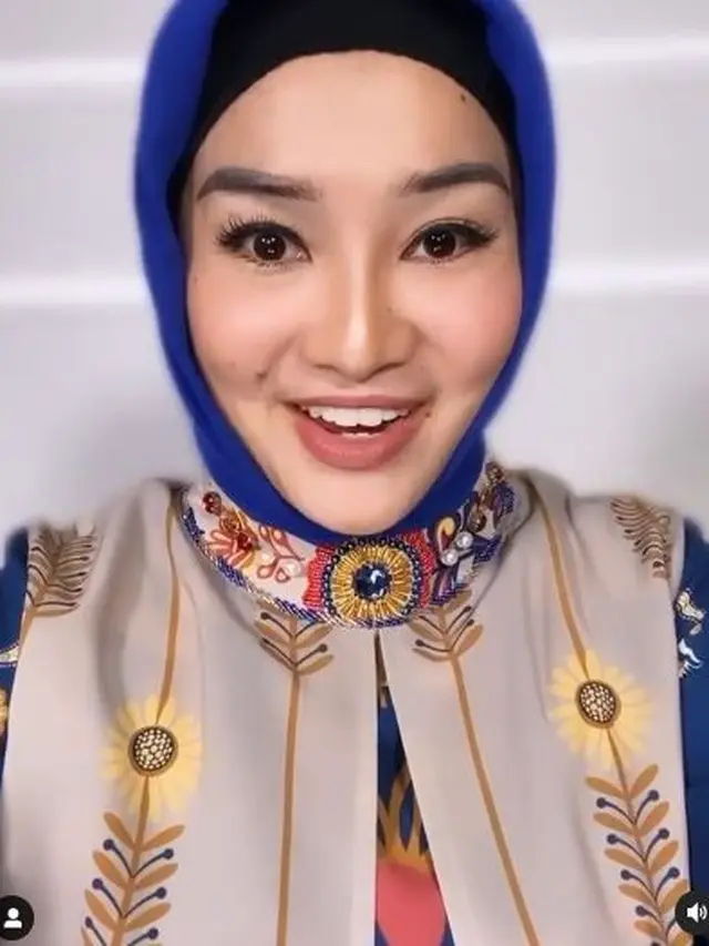 6 Potret Fitri Carlina saat Pakai Hijab, Bikin Pangling - Surabaya ...