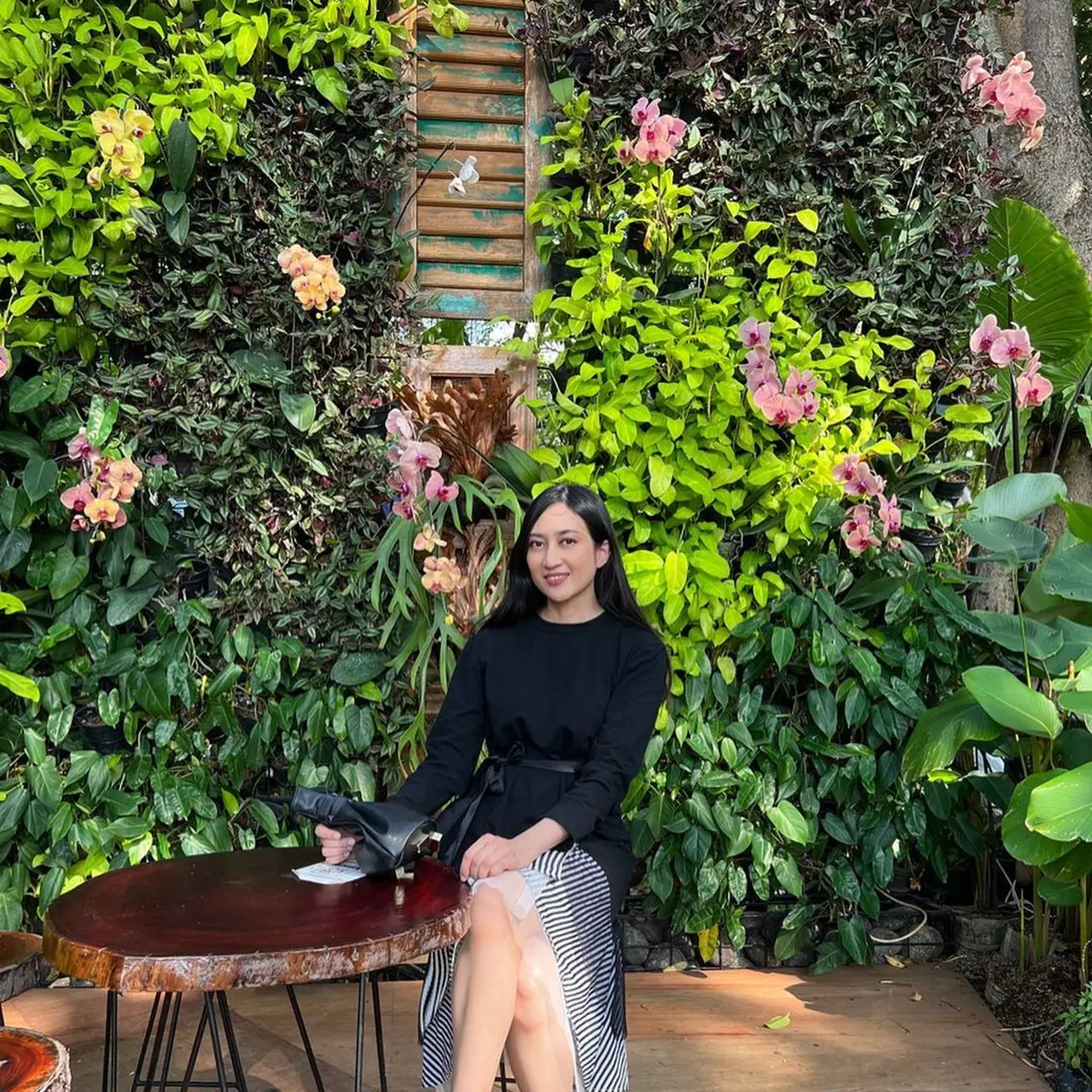 6 Potret Terbaru Helmalia Putri, Masih Betah Melajang di Usia 41 Tahun - Hot Liputan6.com