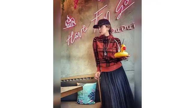 Ingat Mamake di Sinetron Si Entong? Ini 6 Potret Terbarunya yang Makin Gaul - Hot Liputan6.com