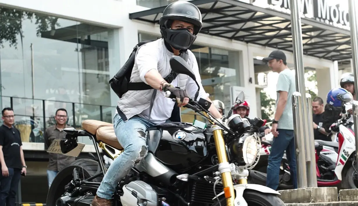 FOTO: Pesona Ariel Noah Saat Mengendarai Motor Gede - Foto Liputan6.com