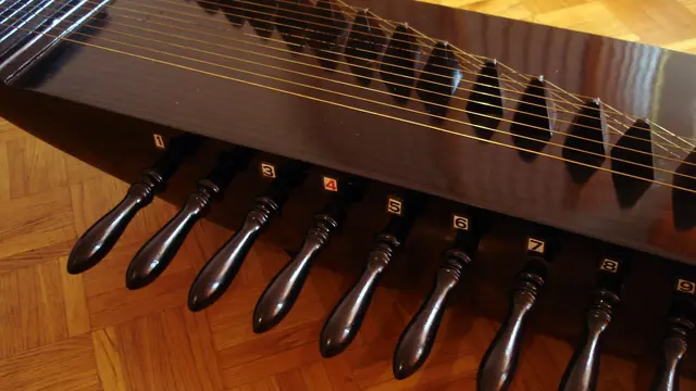 Alat Musik Kecapi Dimainkan dengan Cara Dipetik, Kenali Tekniknya - Hot ...