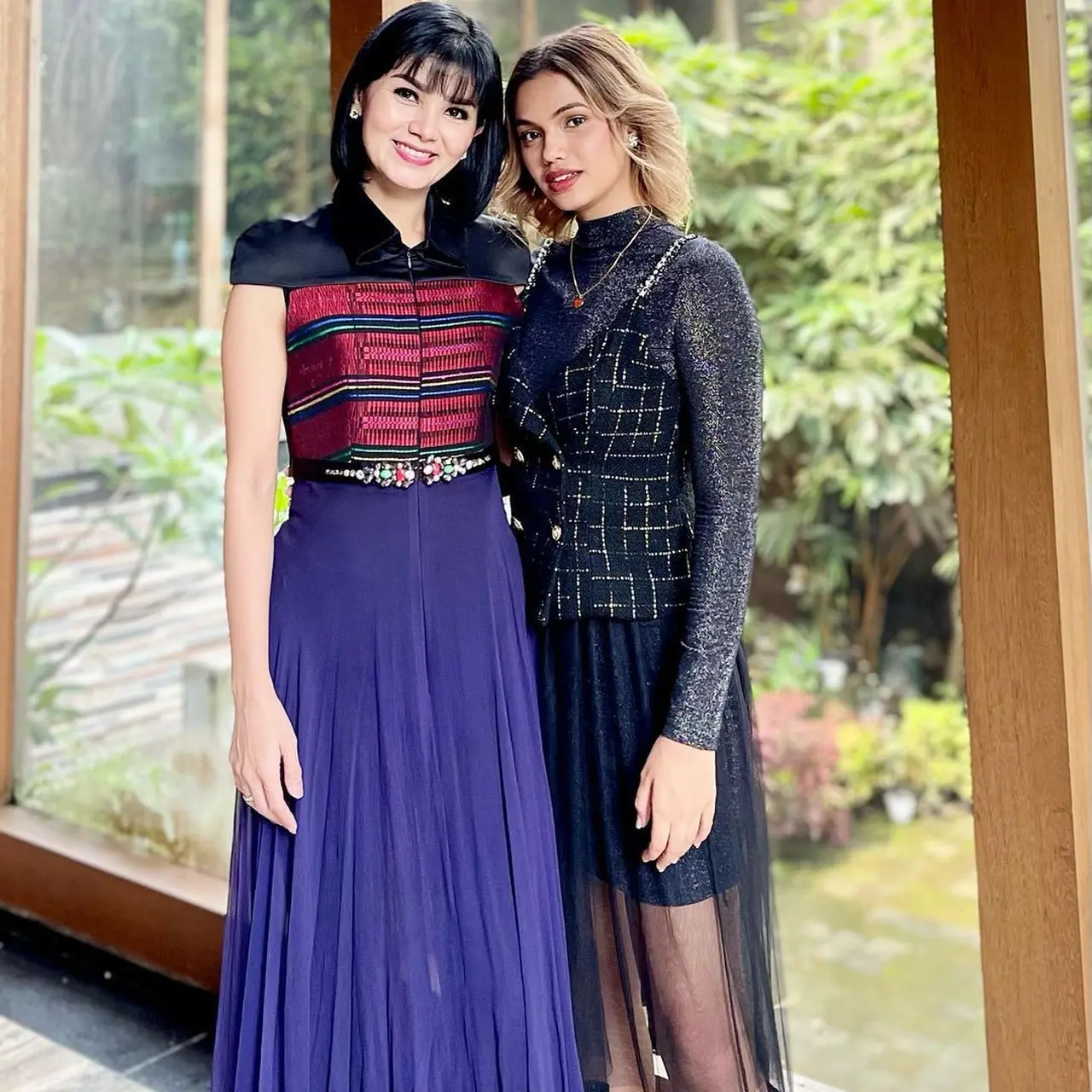 6 Potret Terbaru Intan RJ dengan Rambut Berponi, Awet Muda di Usia 37 ...