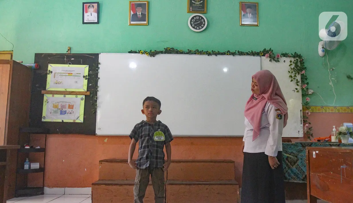 Melihat Hari Pertama Masuk Sekolah di SDN 01 Grogol Selatan Jakarta ...