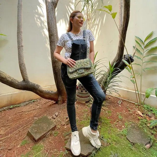 Awet Muda di Usia 47 Tahun, Ini 6 Potret Terbaru Cut Keke - Hot ...