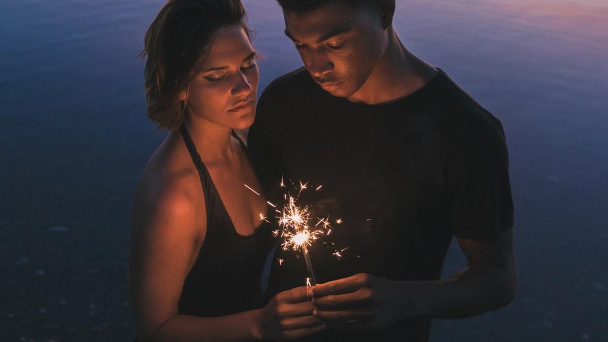 Ingat 8 Pertimbangan Ini Saat Kamu Jatuh Cinta Sama Pacar Orang