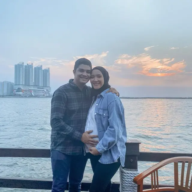 Perut Kian Membucit, Ini 6 Potret Erica Putri Pamer Baby Bump Bareng Suami - Hot Liputan6.com