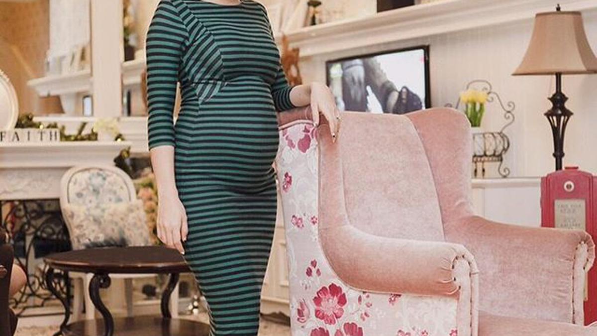 7 Inspirasi Style Bumil Cantik dan Fashionable ala Chelsea Olivia