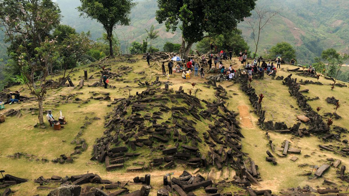 Terungkap! Situs Gunung Padang Lebih Tua dari Piramida Mesir, Dibangun ...