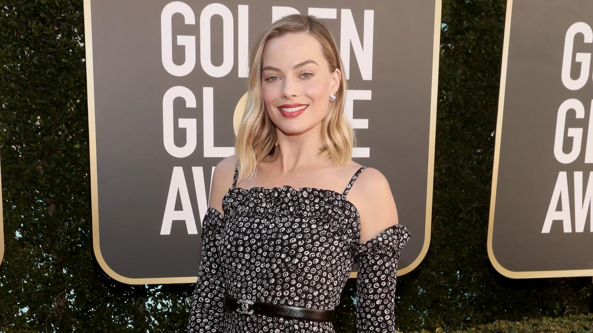 Margot Robbie hingga Shira Haas dalam Balutan Gaun Chanel di Golden ...