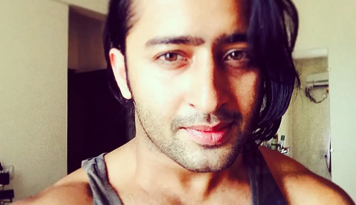 Galeri Foto Selfie Si Ganteng Arjuna Shaheer Sheikh - Photo Fimela.com