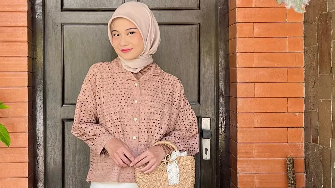 5 OOTD Casual Hijab Amelia Andani yang Modis dan Kekinian