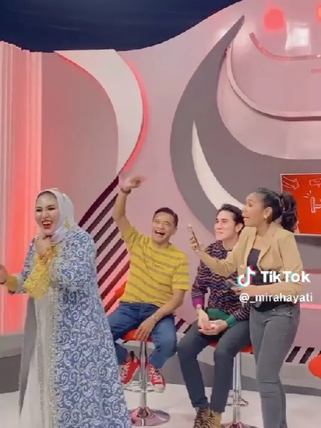 Viral, Jemaah Haji Asal Makassar Mira Hayati Bawa Oleh-Oleh Emas 1 Kg dari Tanah Suci - Tekno ...