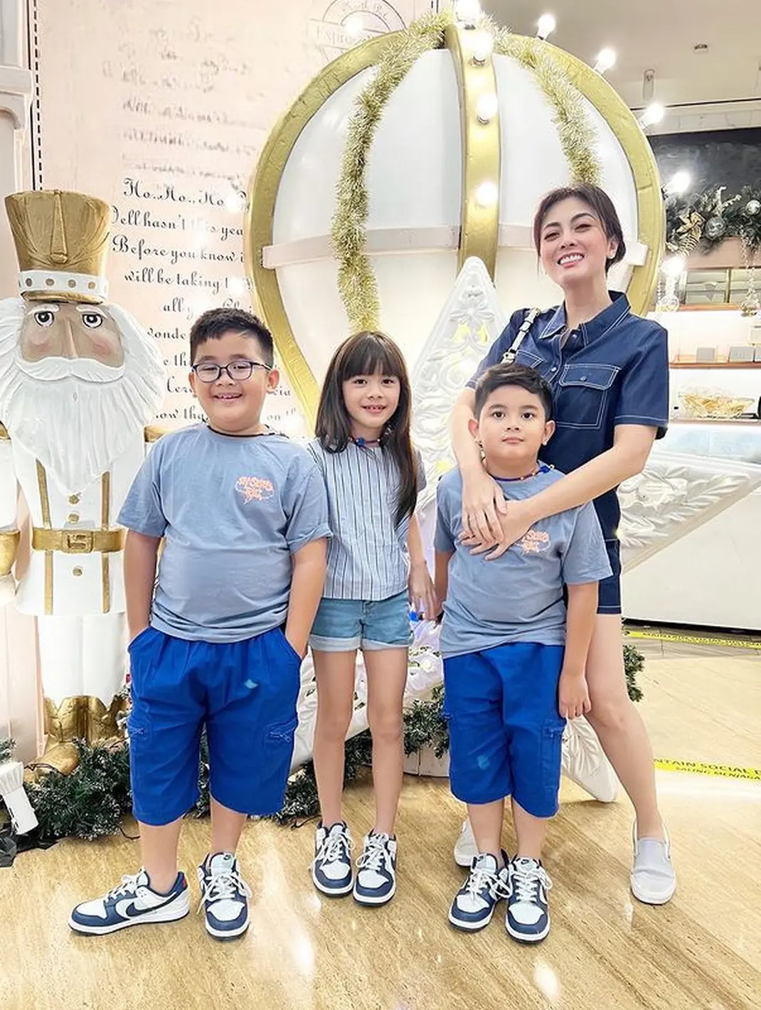 Resmi Cerai, Potret Dhena Devanka Mantan Istri Ijonk Bersama Tiga Anaknya